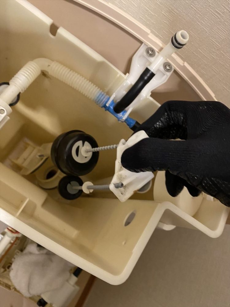 トイレを流す玉鎖チェーンの仕組み＆交換方法（付け方/切れた/調整） | これ知っておけばOK!（簡単にすぐ分かる!）